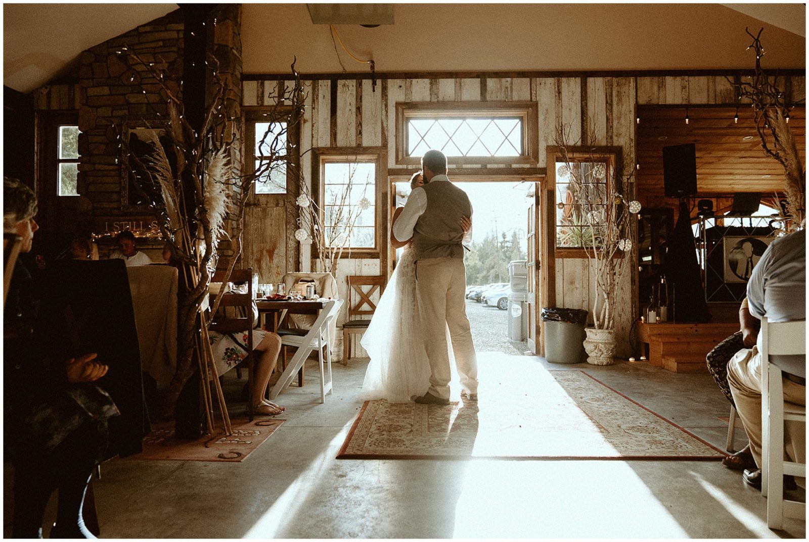 7 Reasons You Should Have a Weekday Wedding or Elopement