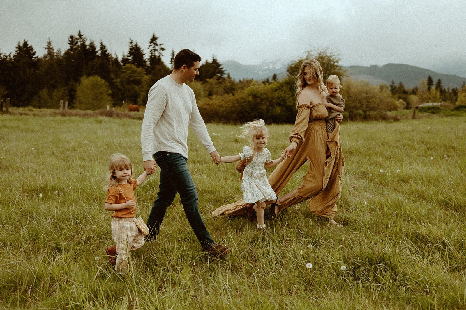 Carefree, Unique Family Photos in Port Angeles - thenorthwestfocus.com